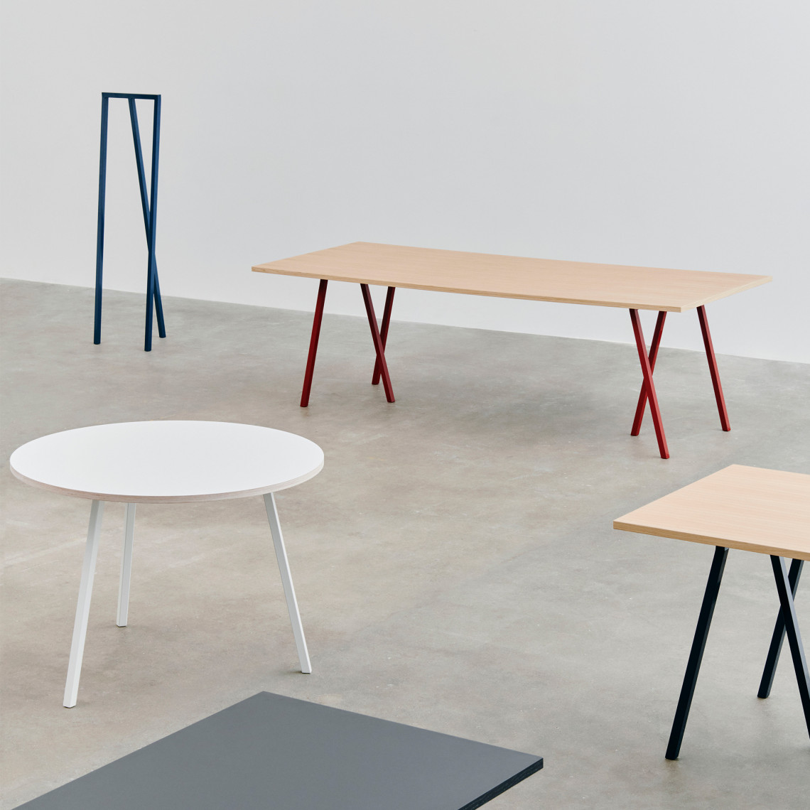 Bord Loop Stand Round Table