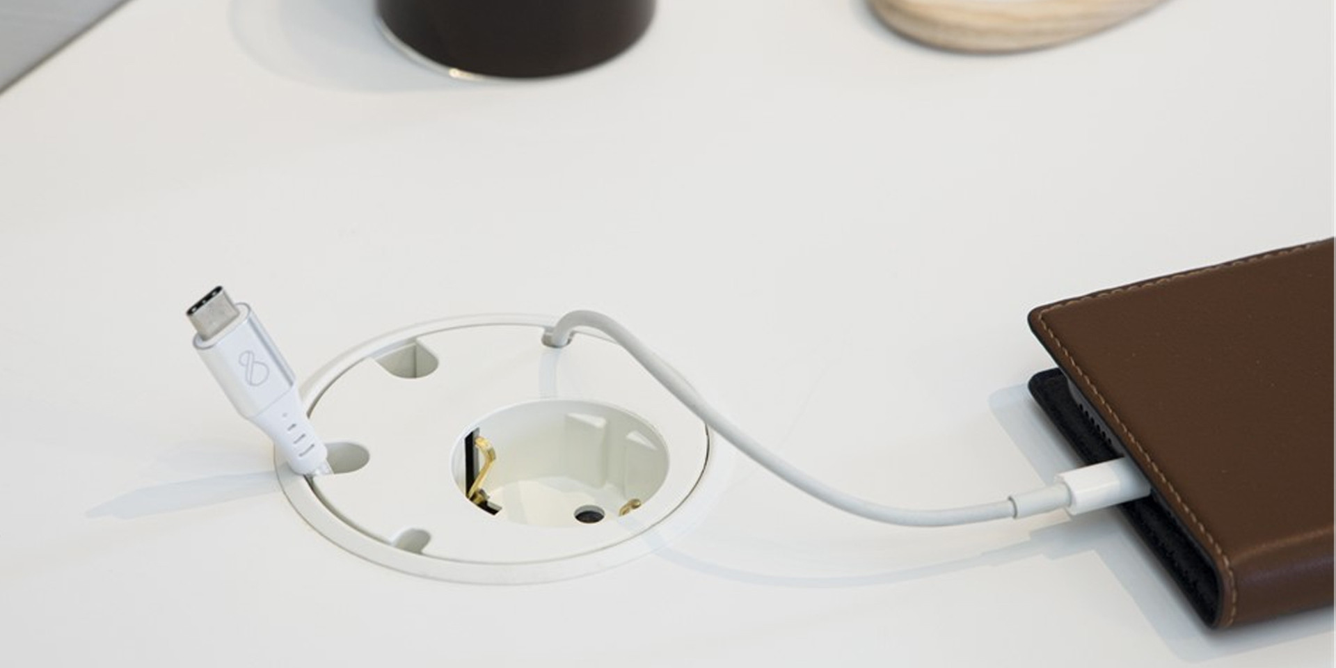 Gömma sladdar - tips på hur du får ordning på skrivbordet